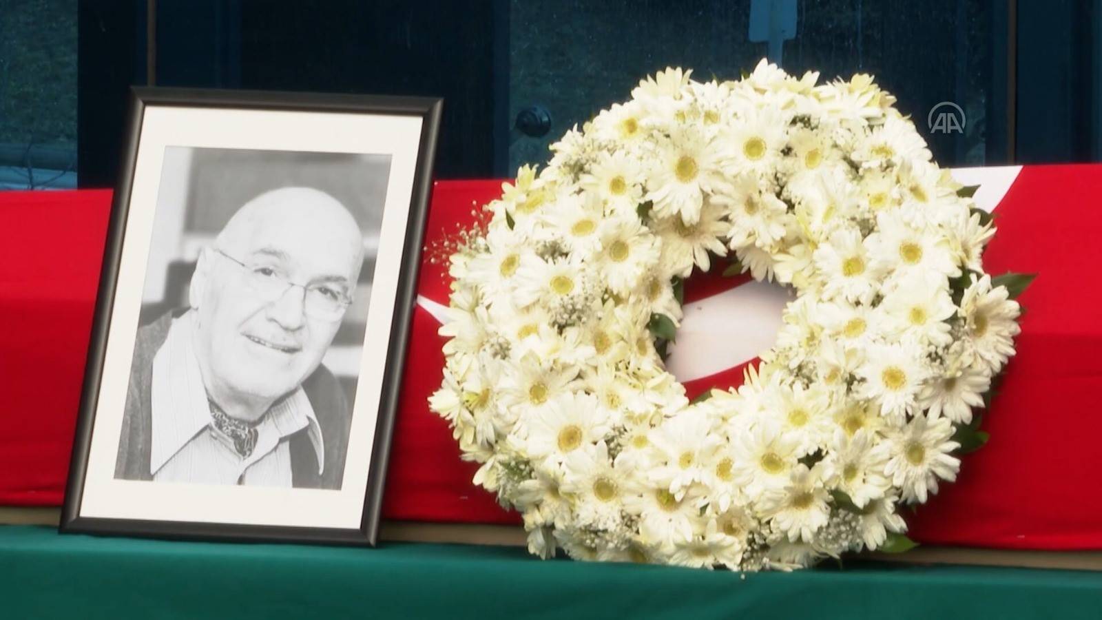 » Gazeteci Hıncal Uluç son yolculuğuna uğurlandı