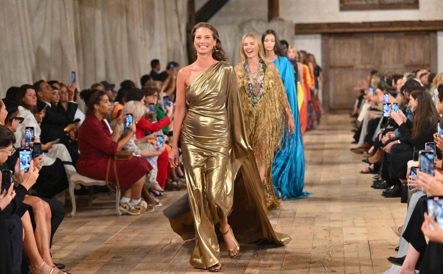 » New York Moda Haftası: Teksaslı zengin kadınlar nasıl giyinir?