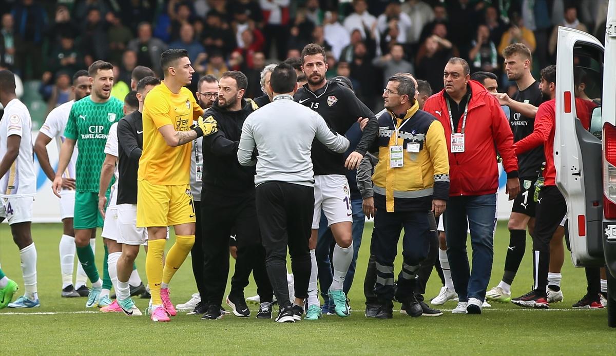 » Uğur Demirok’un retinasında yırtık var