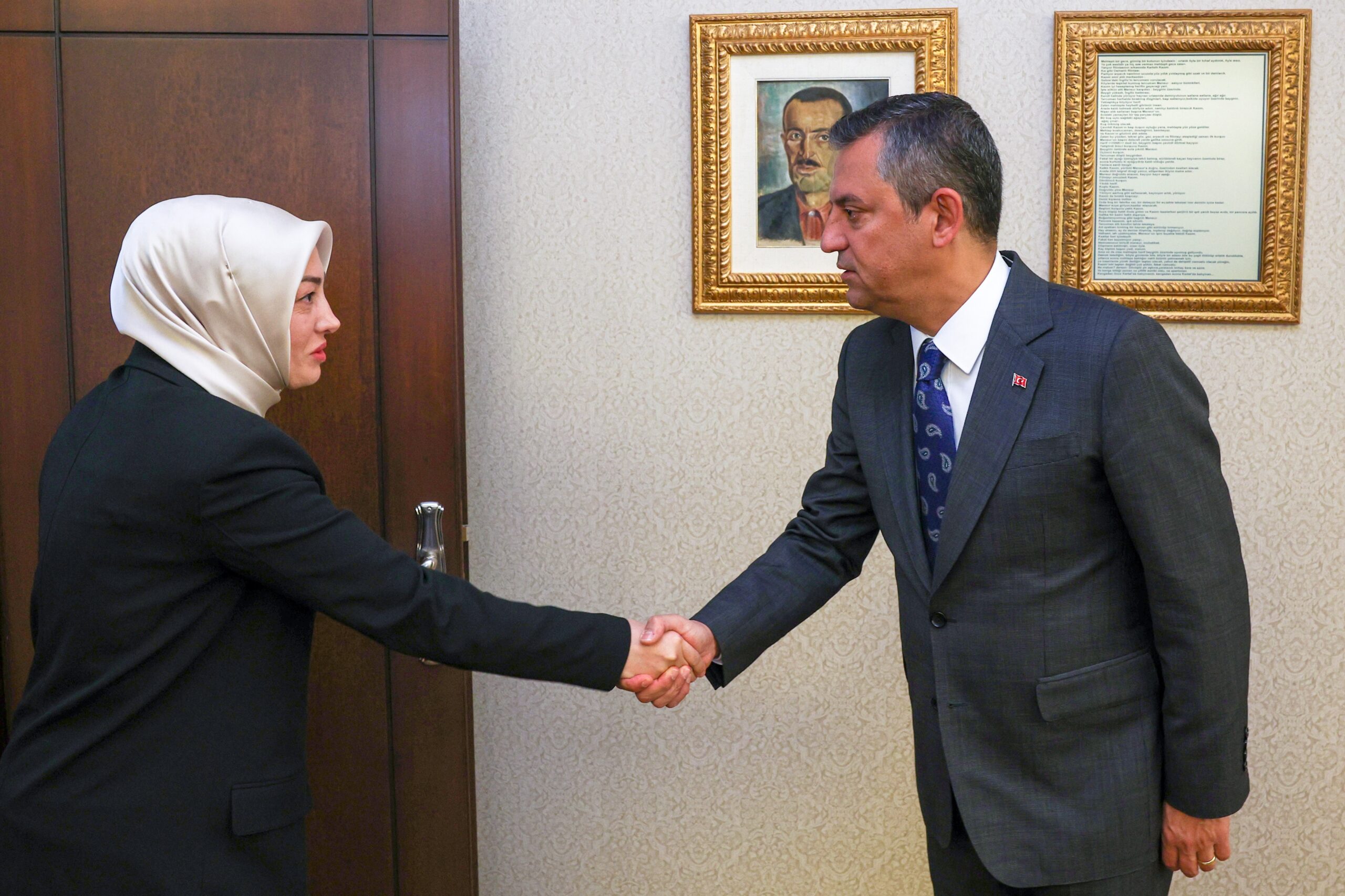 » Dava öncesinde Özgür Özel ve Ayşe Ateş yine görüştü